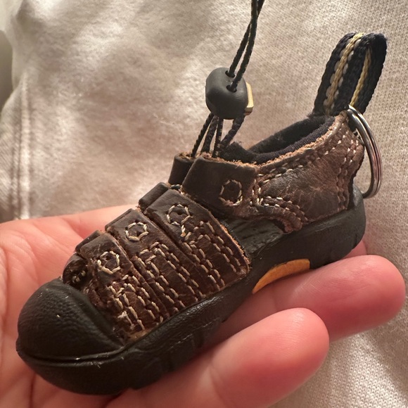 Keen | Accessories | New Keen Newport Sandal Keychain Collectible Hard ...